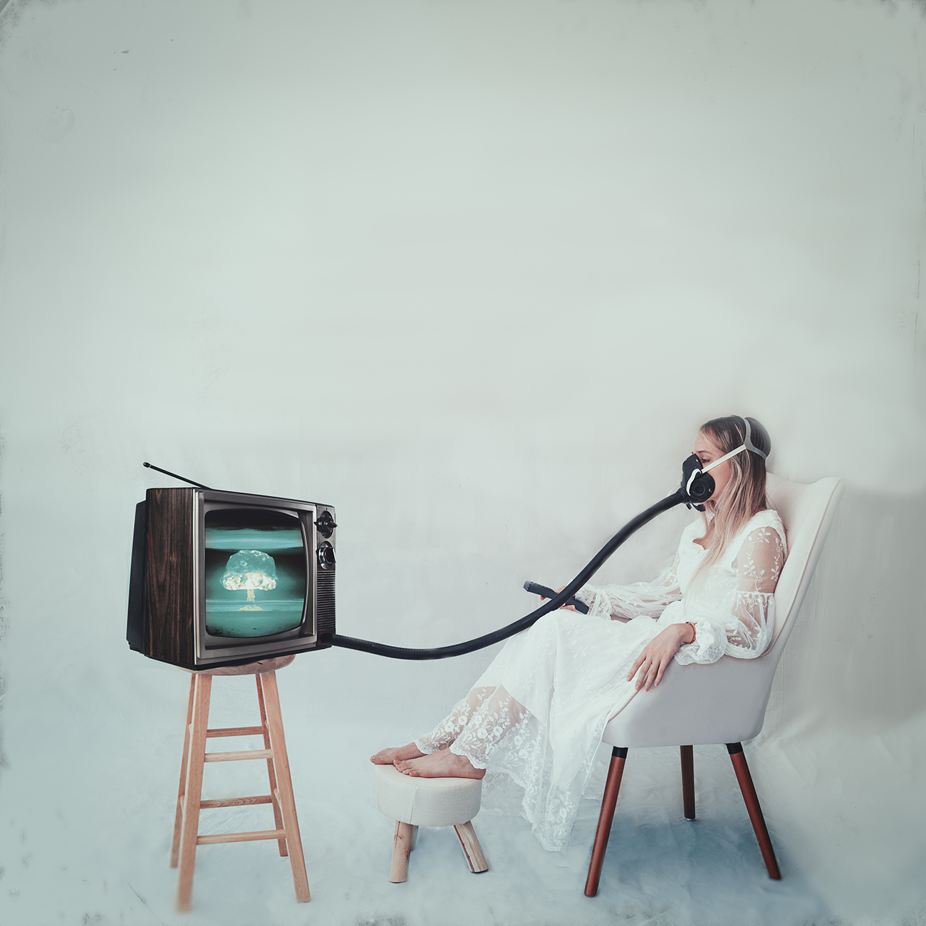 Jennifer Esneault – NO MIDDLEMAN ART GALLERY Edge of Humanity Magazine